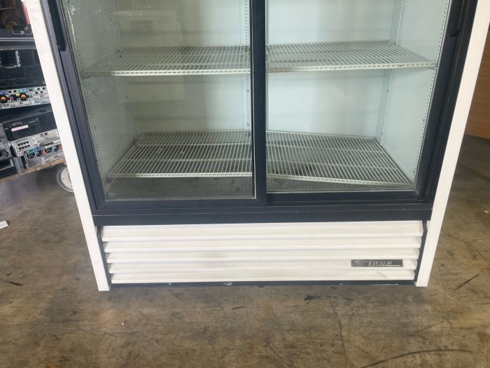 True Manufacturing Co. Model: GDM-45 Front Opening Two Door ...